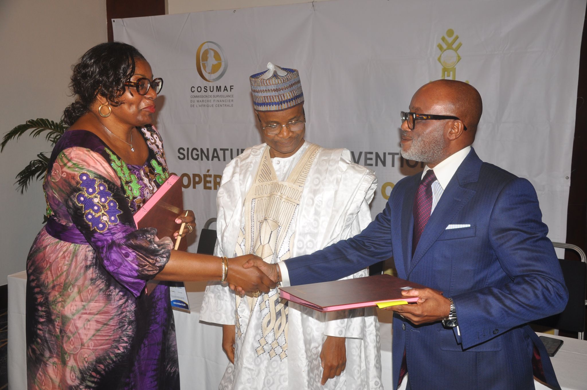Régulation : la COSUMAF et la COBAC scellent un accord pour renforcer la stabilité financière ...